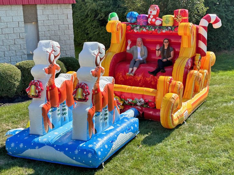 Santa Sleigh & Reindeer Photo Op | Cincinnati A-1 Amusement Party ...
