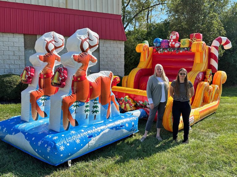 Santa Sleigh & Reindeer Photo Op | Cincinnati A-1 Amusement Party ...